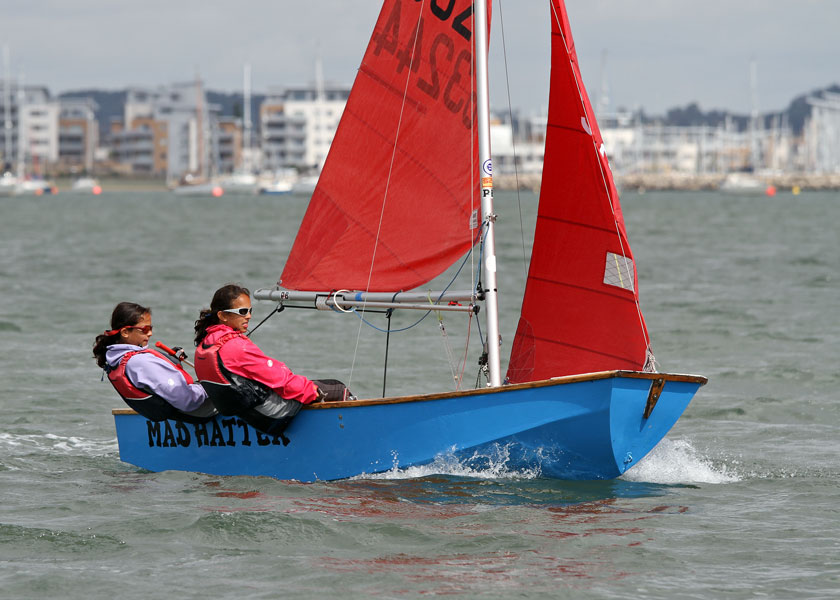 Bridle or split tail with central block