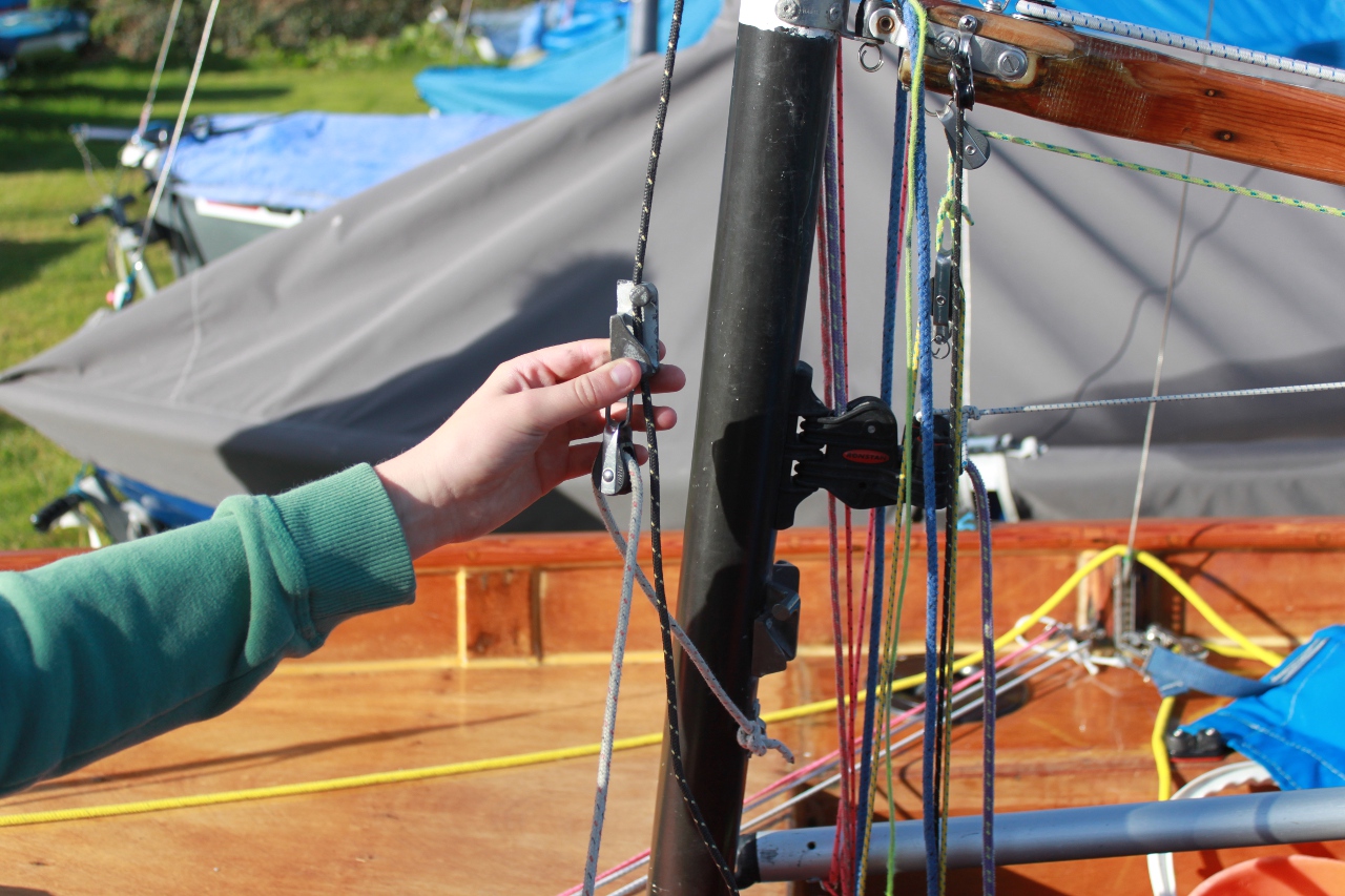 How to get your gaff tight up against the mast